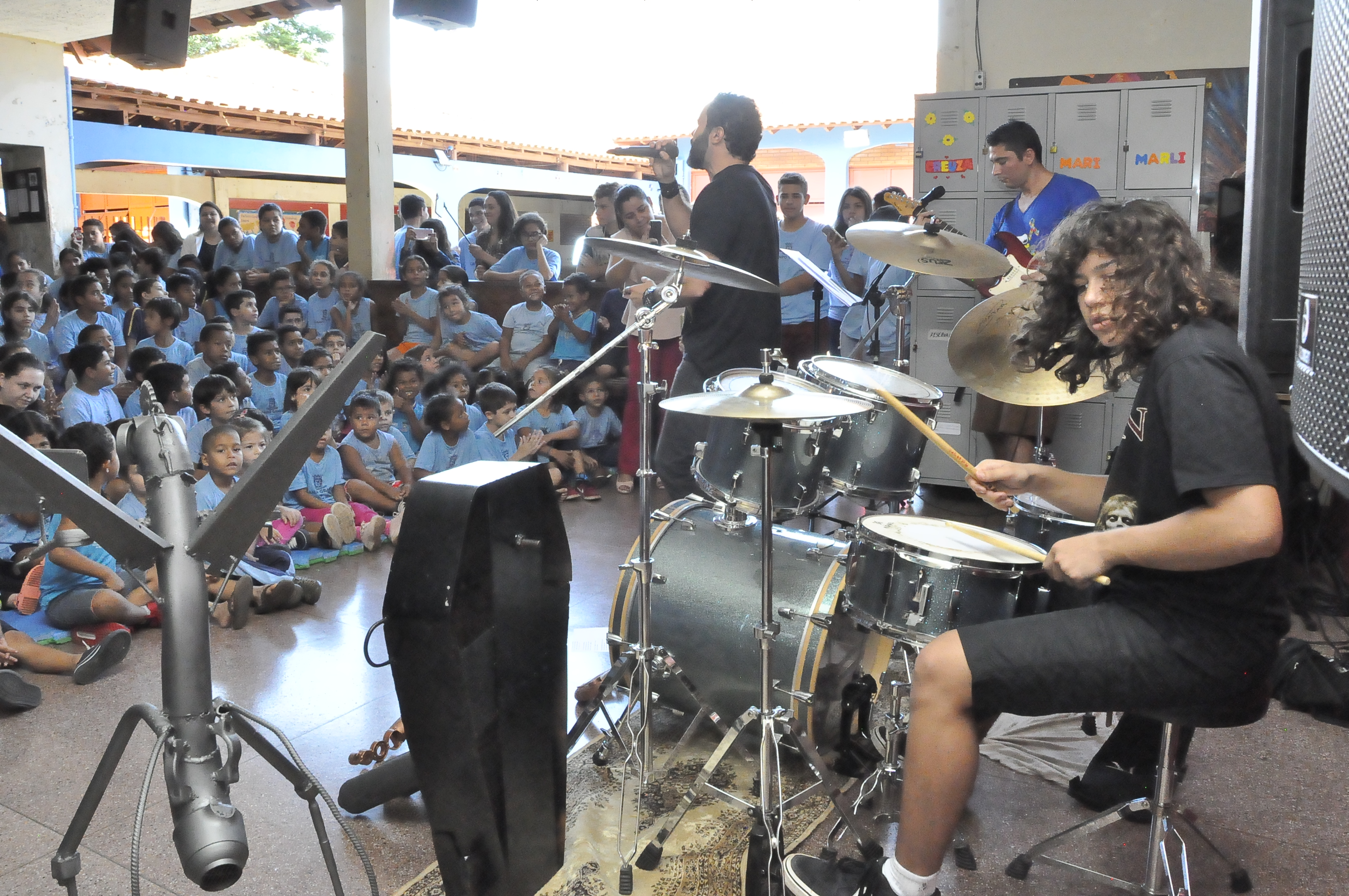 Show de banda de rock em escola da Reme tem como foco o combate ao ...