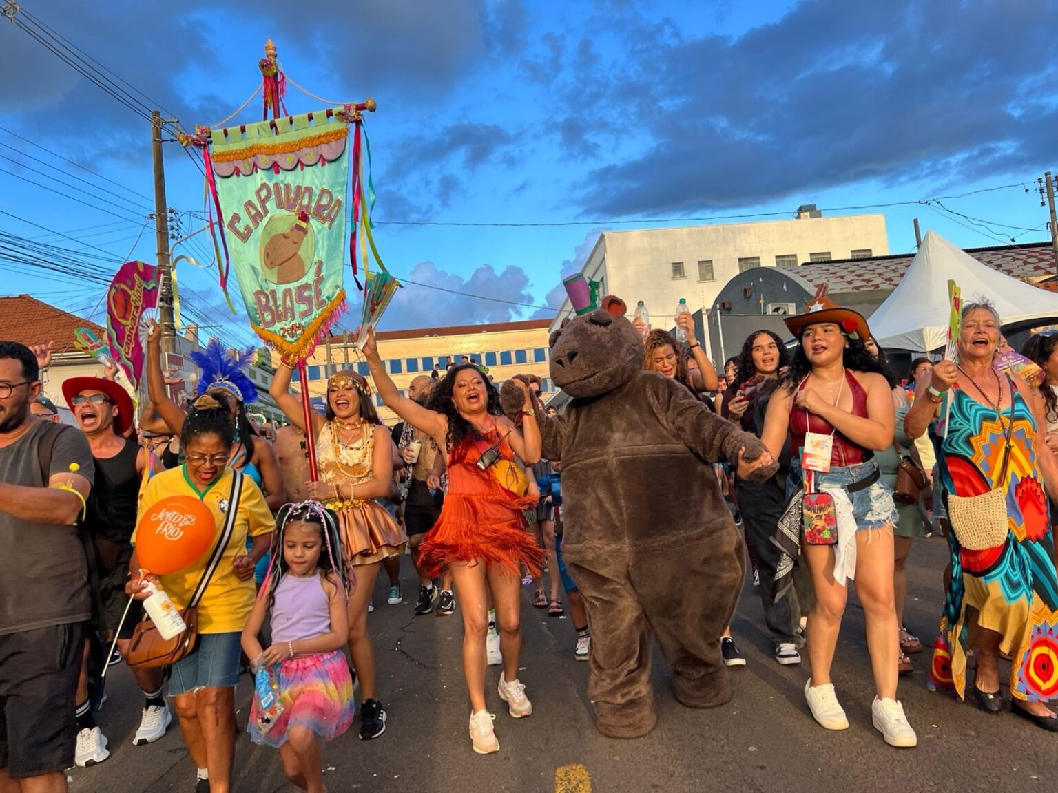 Terceiro dia de Carnaval reúne 12 mil pessoas na Esplanada – CGNotícias